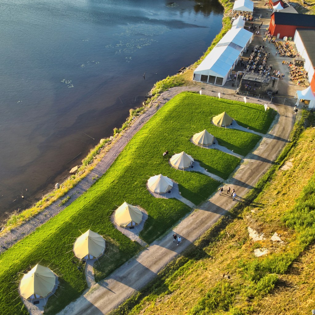 Glamping High Coast Distillery